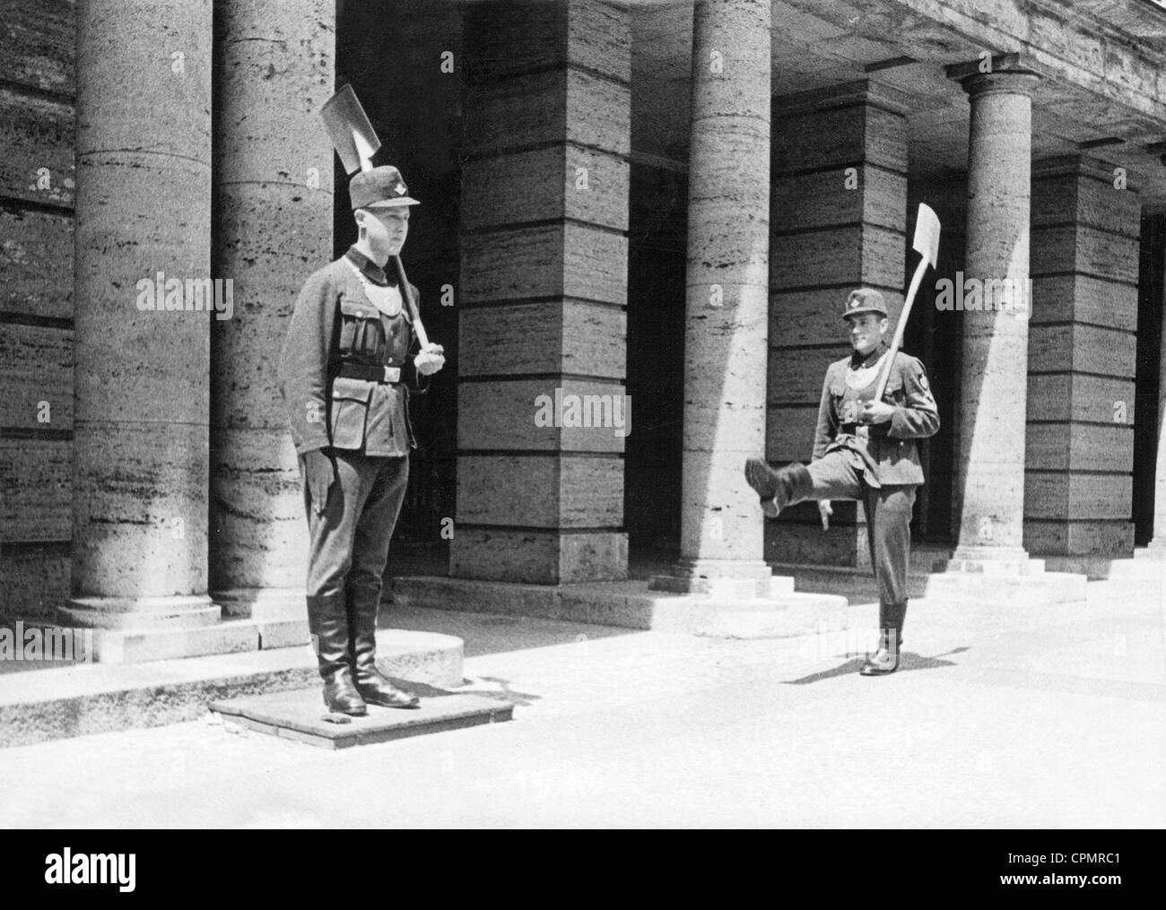 Honor guard in front of the national leadership of the Reich Labor ...