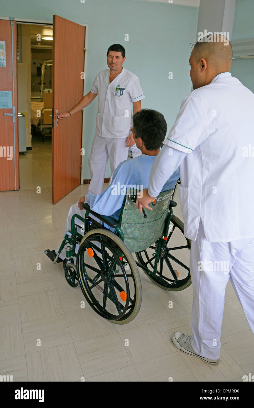 Wheel bearer hi-res stock photography and images - Alamy