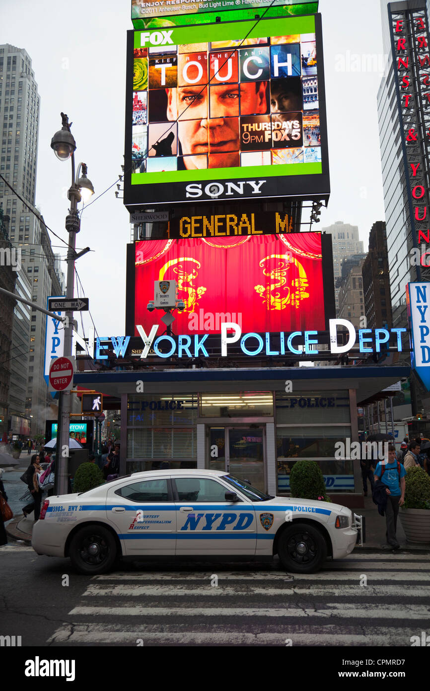 Nypd police car lights hi-res stock photography and images - Alamy