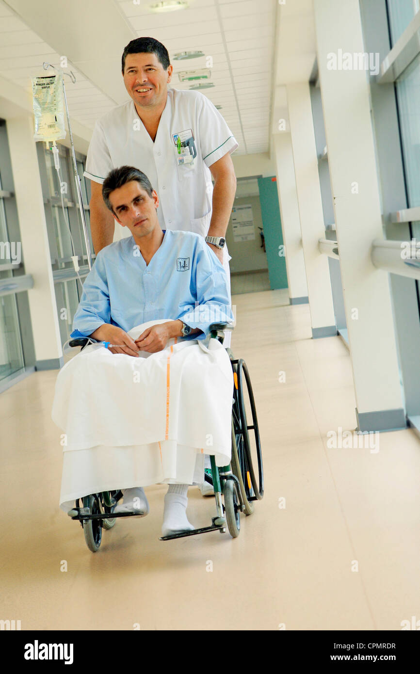 Stretcher bearer with sick person hi-res stock photography and images ...