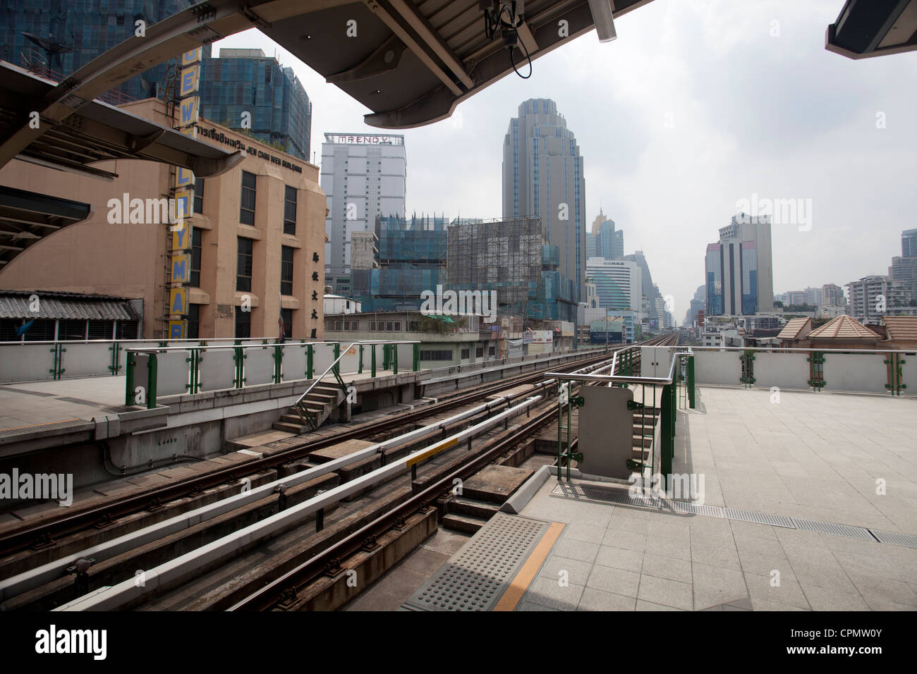 Nana sukhumvit bangkok hi-res stock photography and images - Alamy