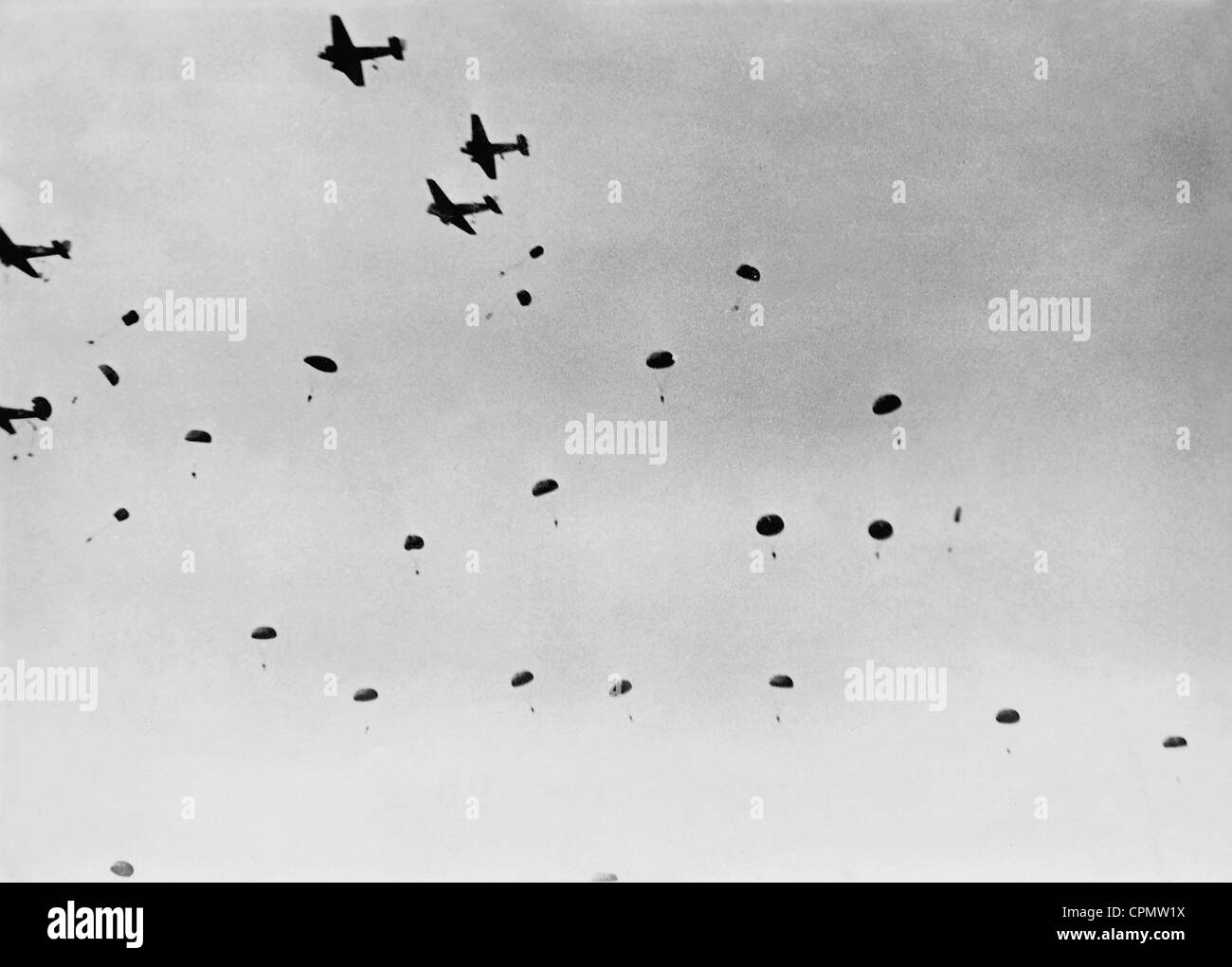 German airborne troops jumping over Crete, 1941 Stock Photo - Alamy