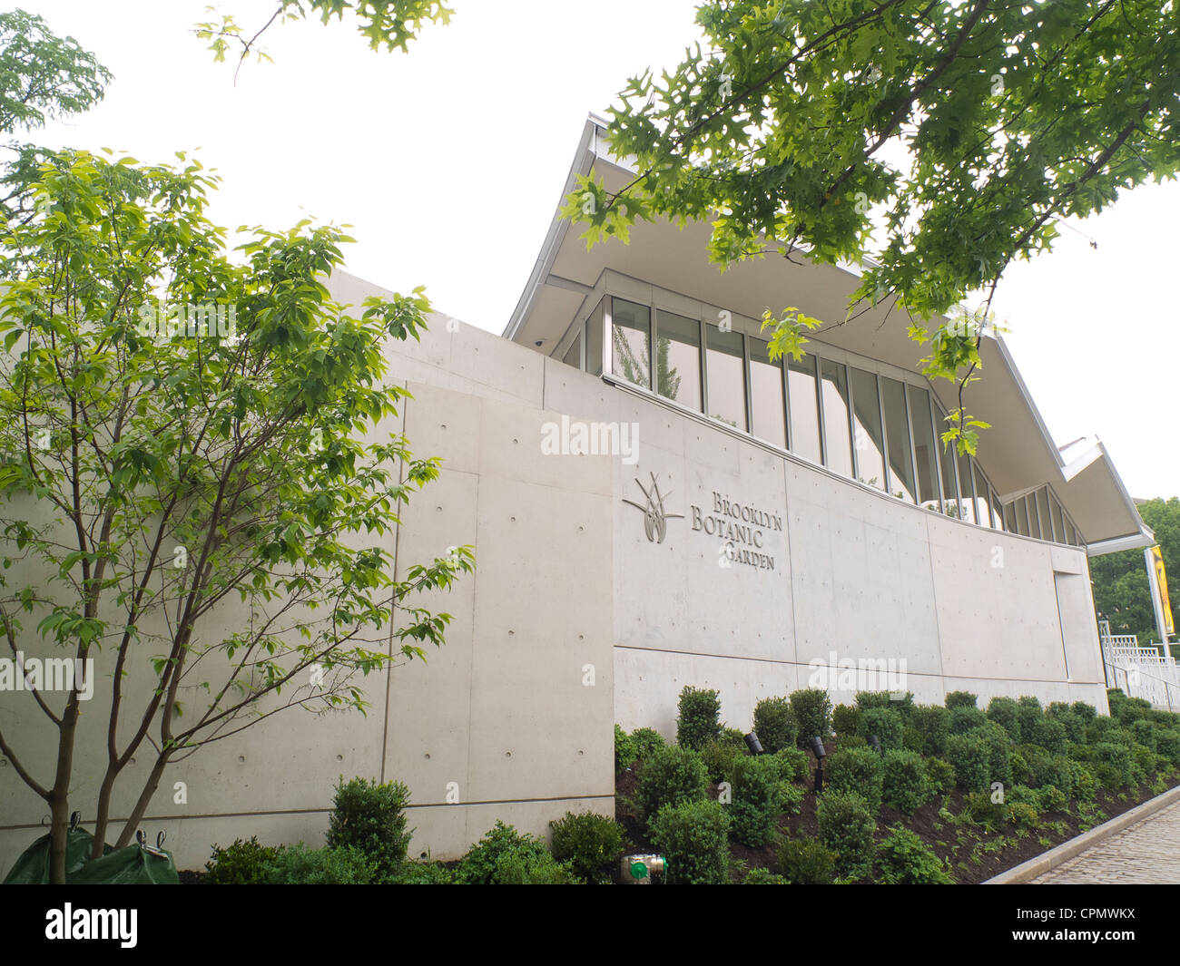 Brooklyn botanic garden building hi-res stock photography and images ...