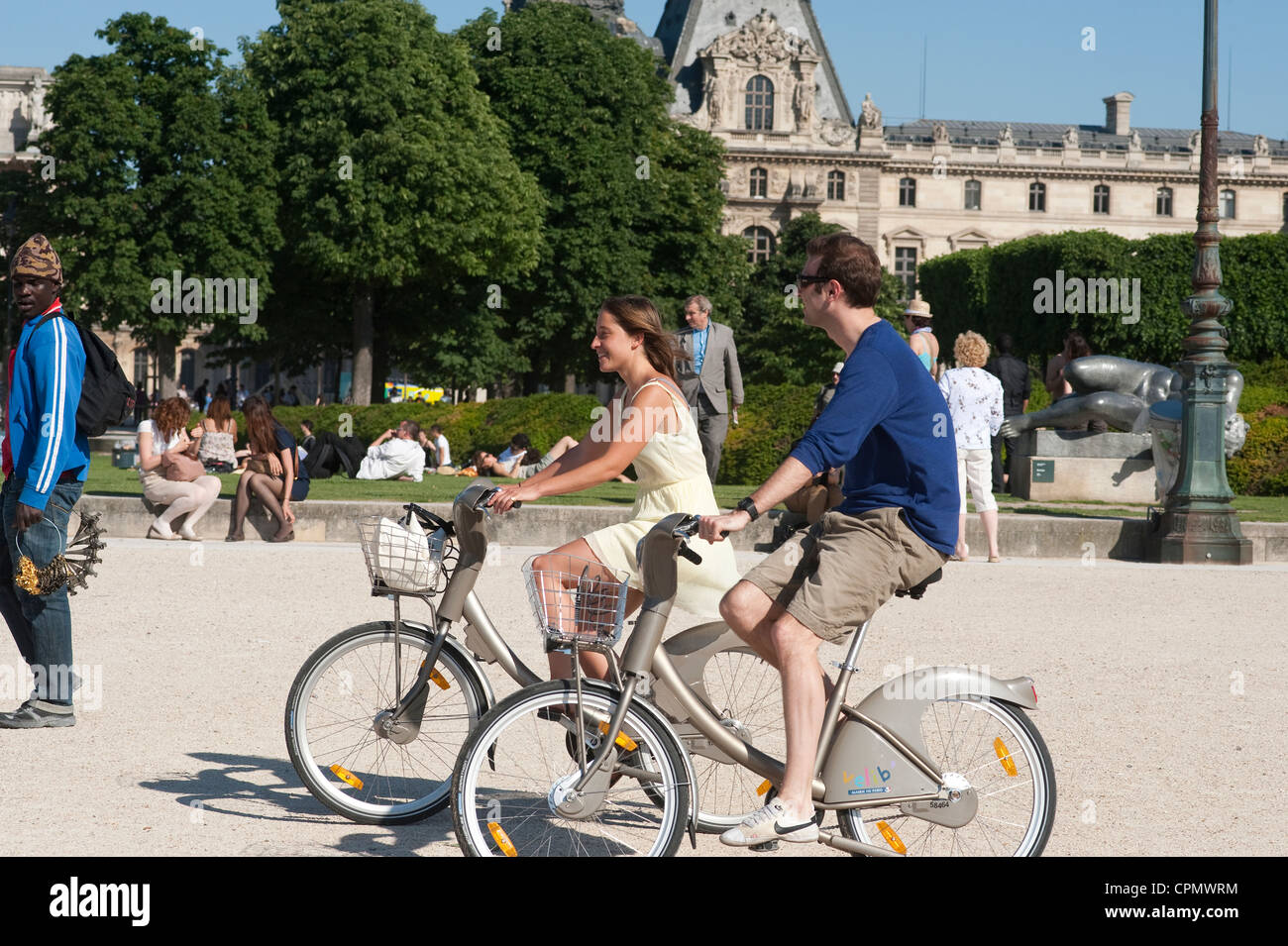 Paris, France - A couple cycling on velib (rental bikes Stock Photo - Alamy