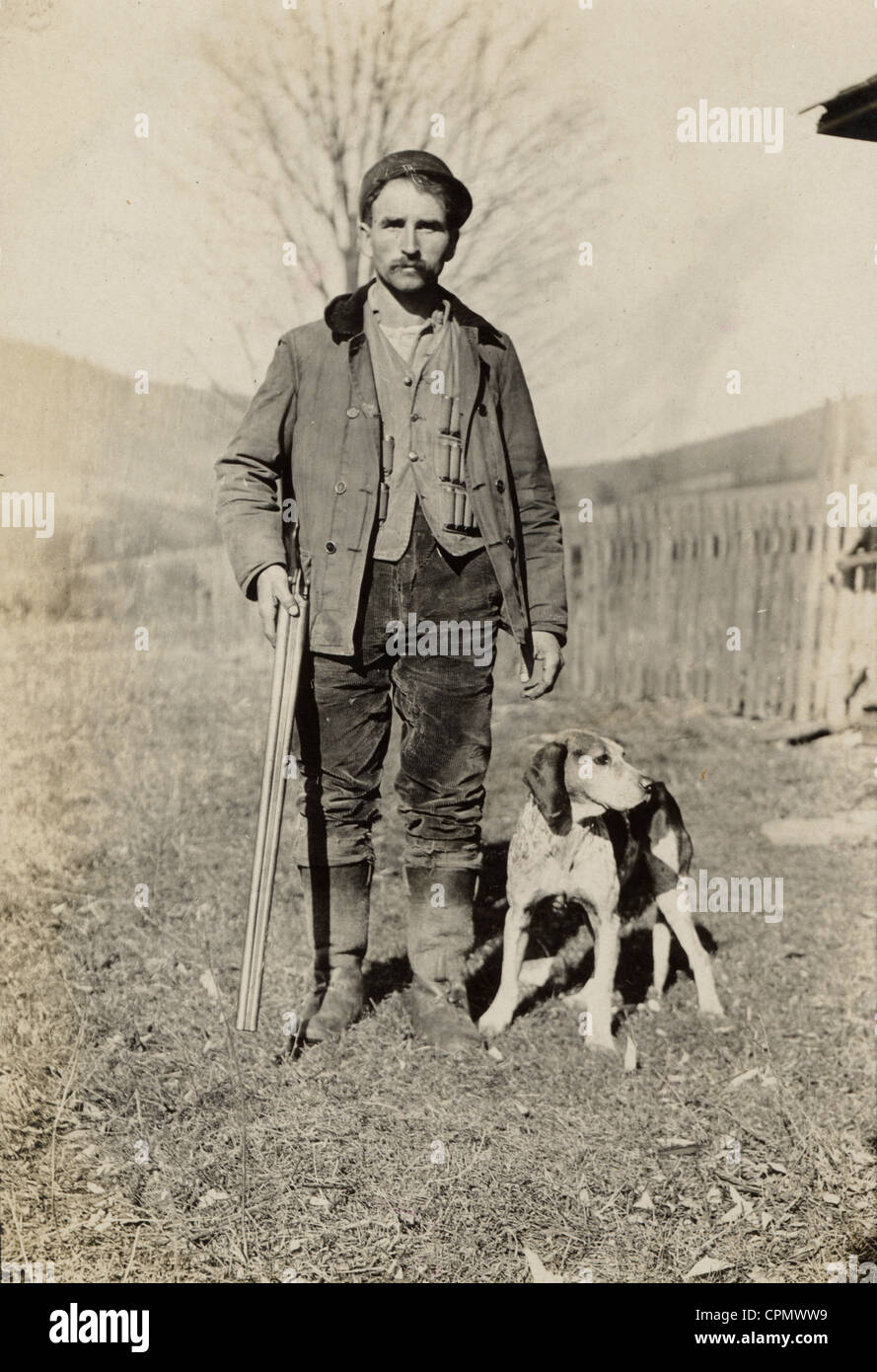 Hunter with Shotgun in a Field with Beagle Stock Photo - Alamy