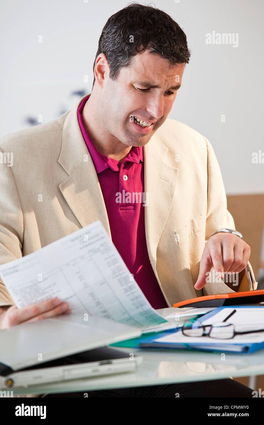 MAN FILLING OUT FORMS Stock Photo - Alamy