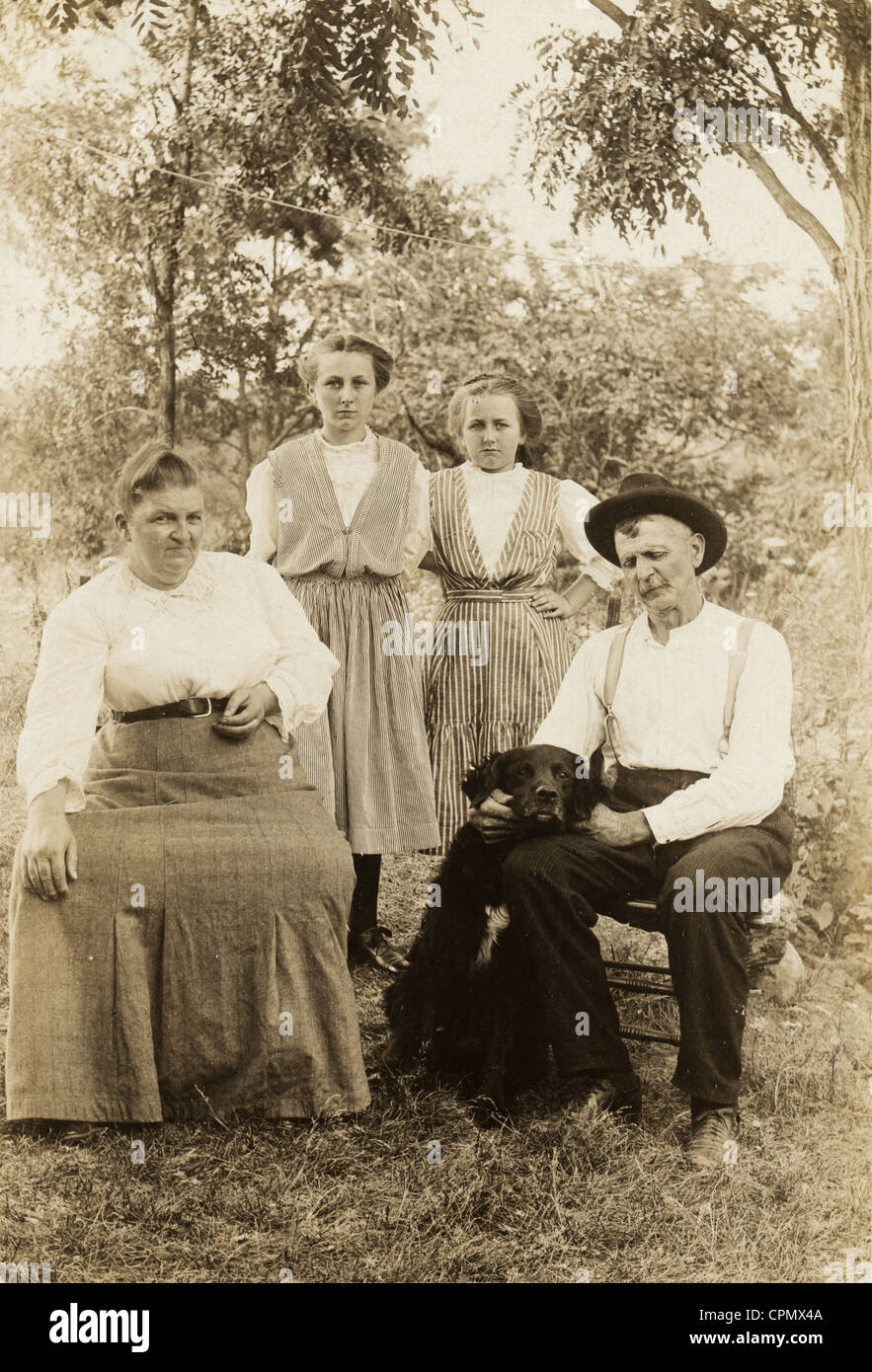 Family of Four & Black Labrador Retriever Stock Photo - Alamy