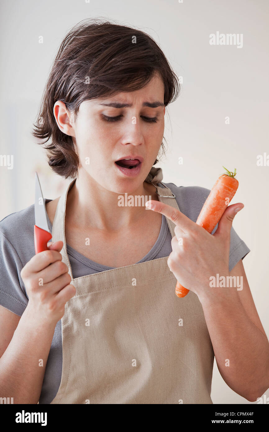 WOMAN IN KITCHEN Stock Photo - Alamy