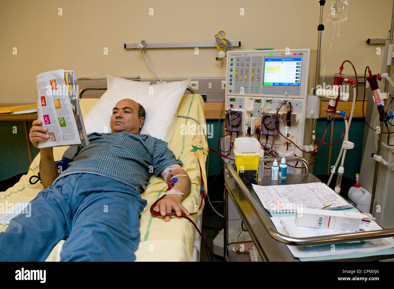 HEMODIALYSIS OF A MAN Stock Photo - Alamy