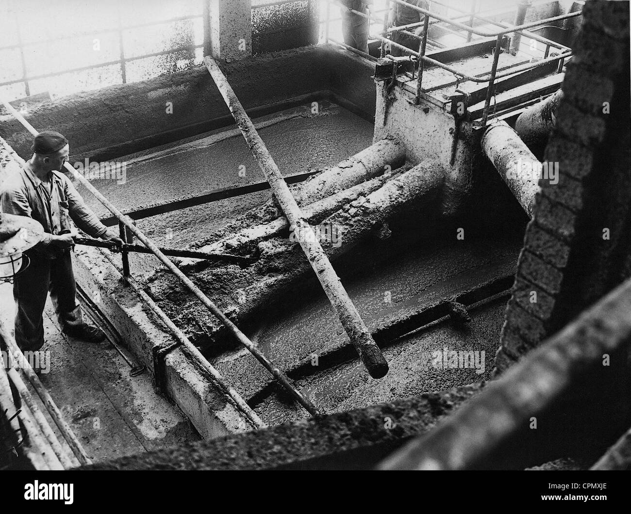 Paper pulp machine hi-res stock photography and images - Alamy