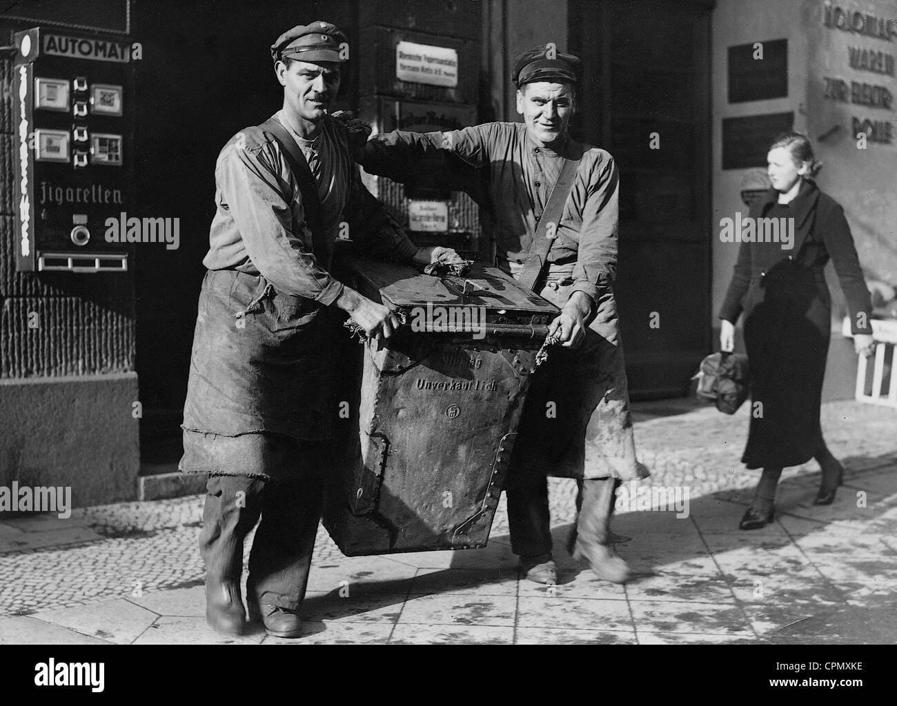 Berlin garbage men, 1936 Stock Photo - Alamy
