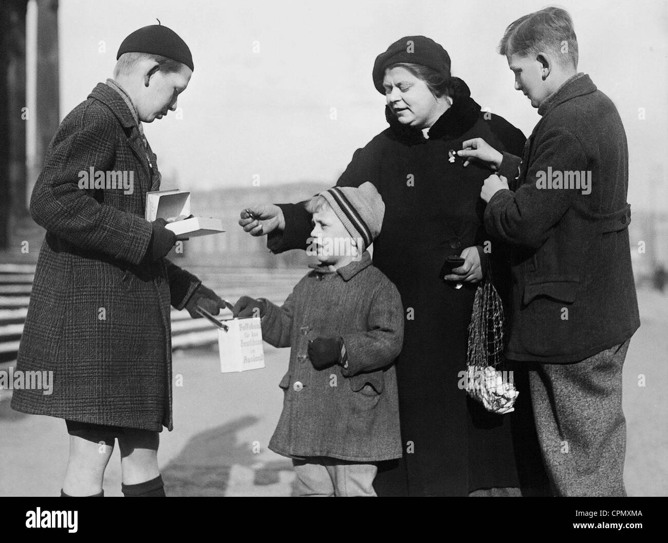 Peoples money Black and White Stock Photos & Images - Alamy