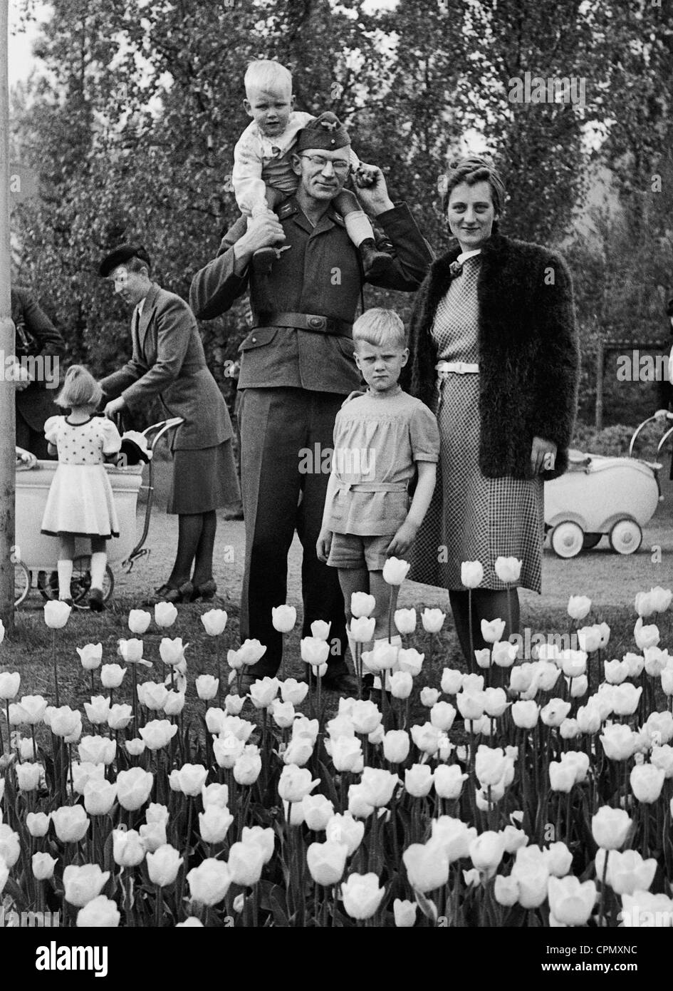 Summer 1943 hi-res stock photography and images - Alamy