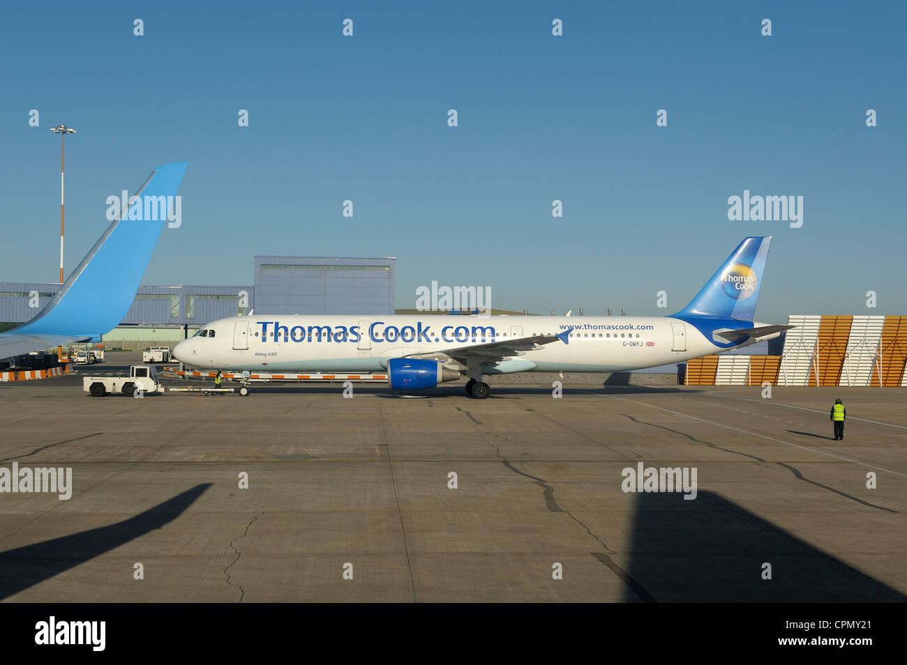 Thomas cook airbus a321 hi-res stock photography and images - Alamy