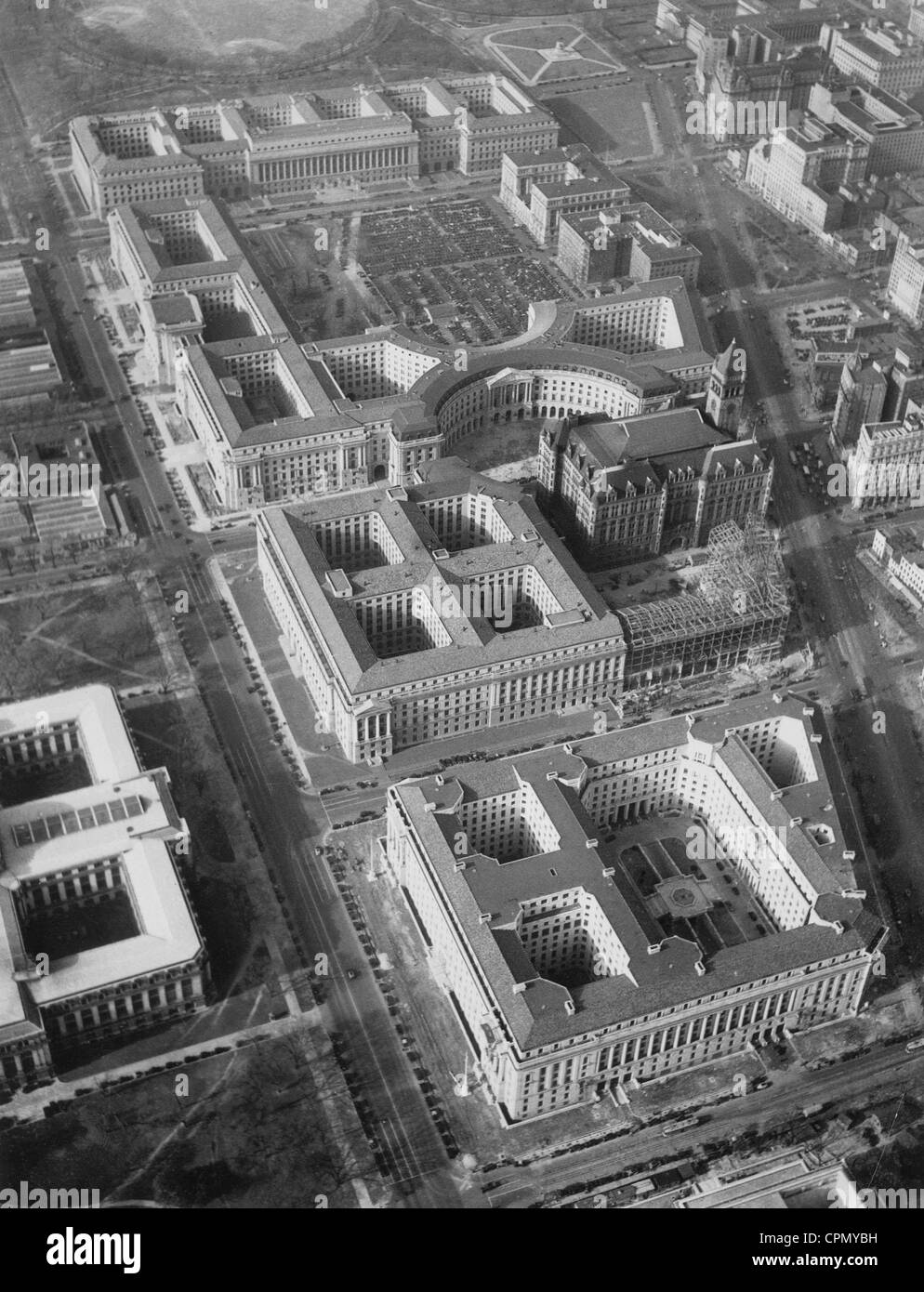 Old new buildings behind hi-res stock photography and images - Alamy
