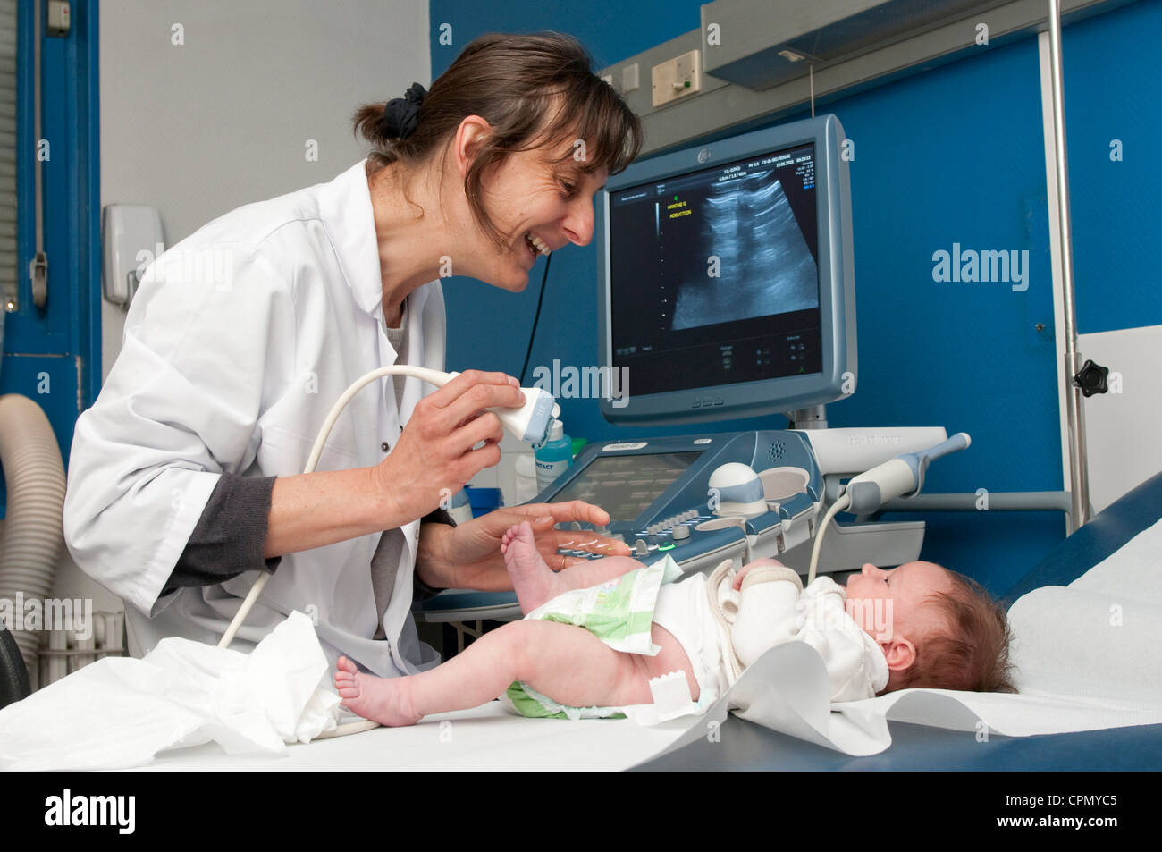 Hip examination newborn hi-res stock photography and images - Alamy