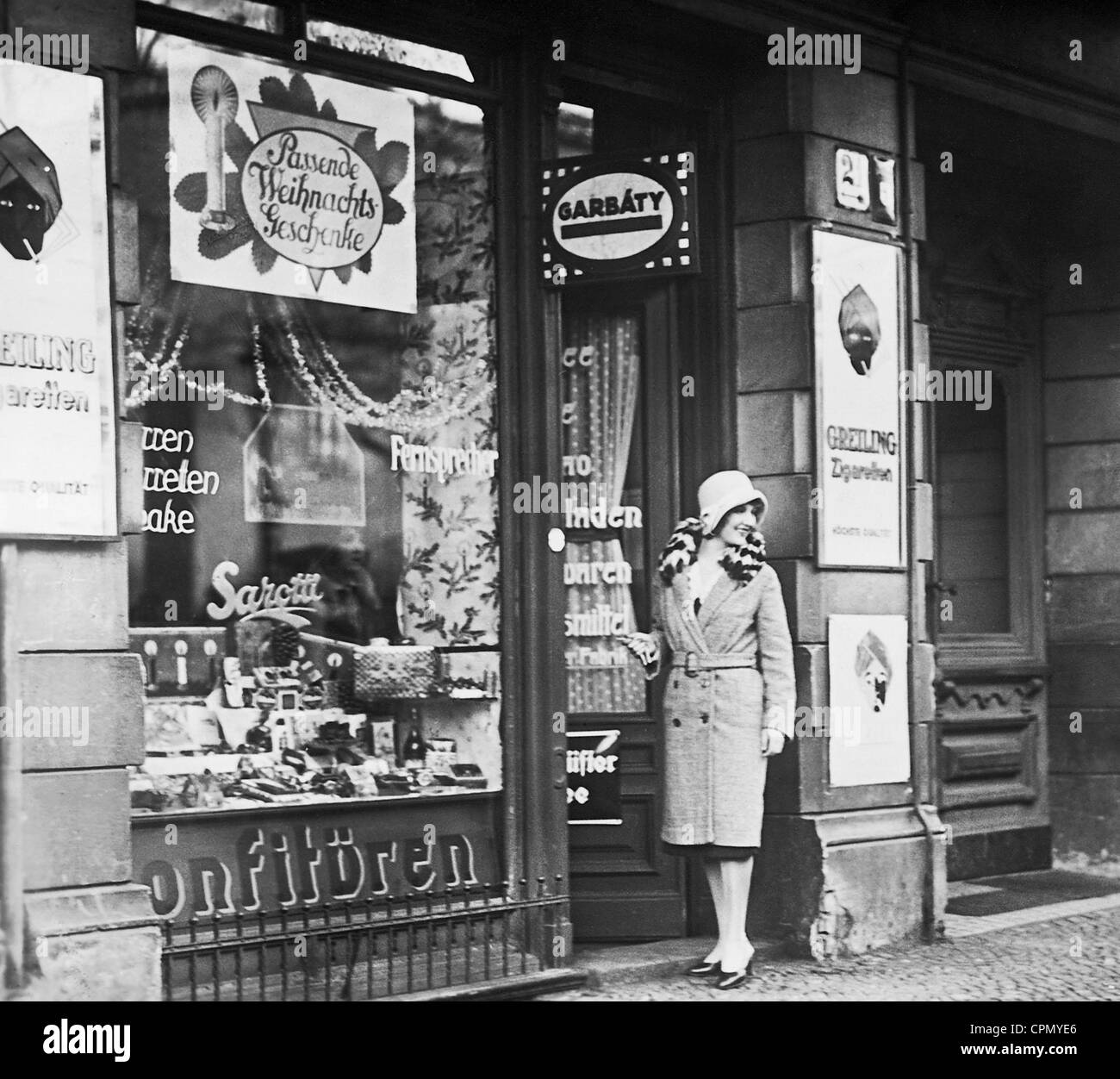 Corner store hi-res stock photography and images - Alamy