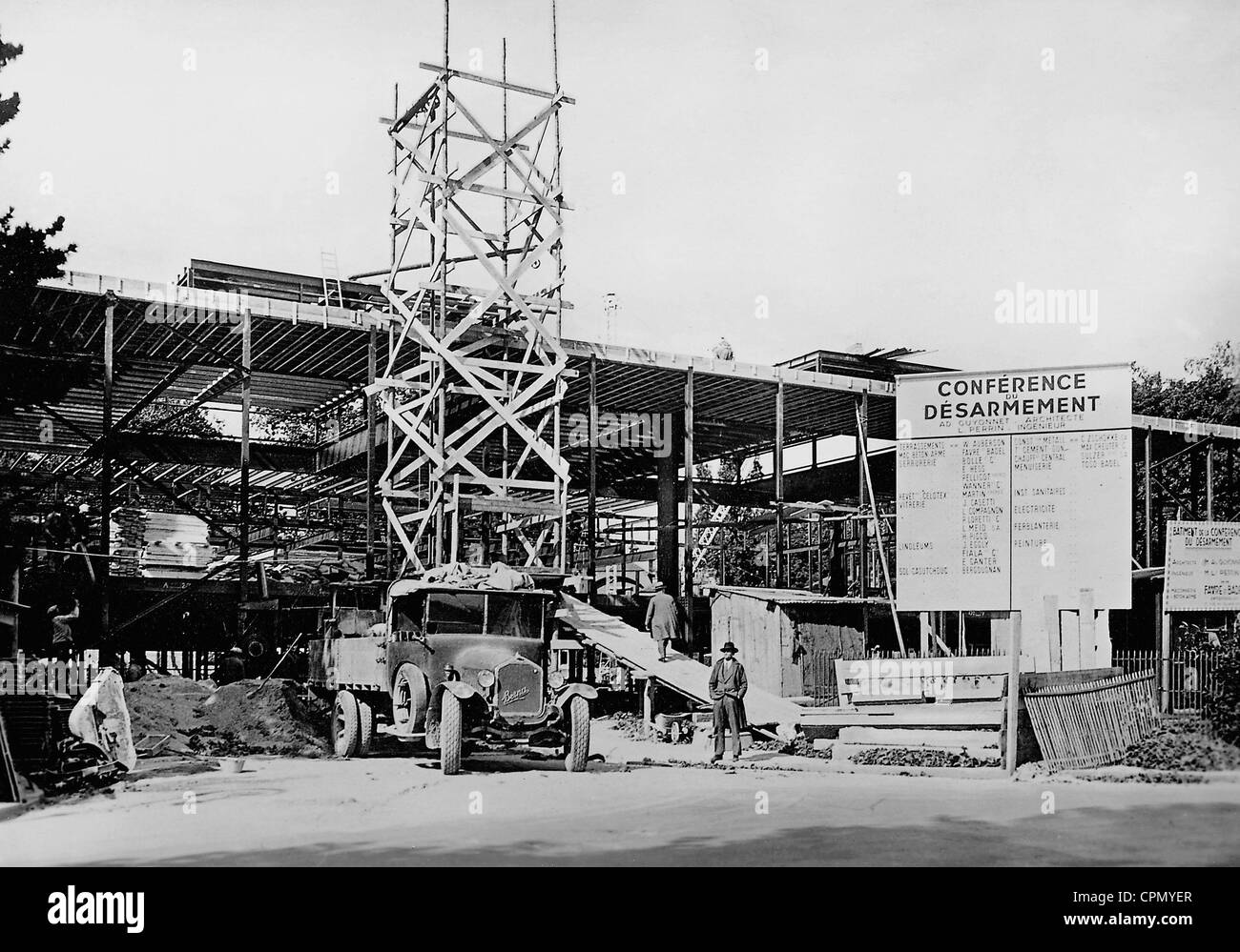 Construction of the Congress hall for the disarmament conference in ...