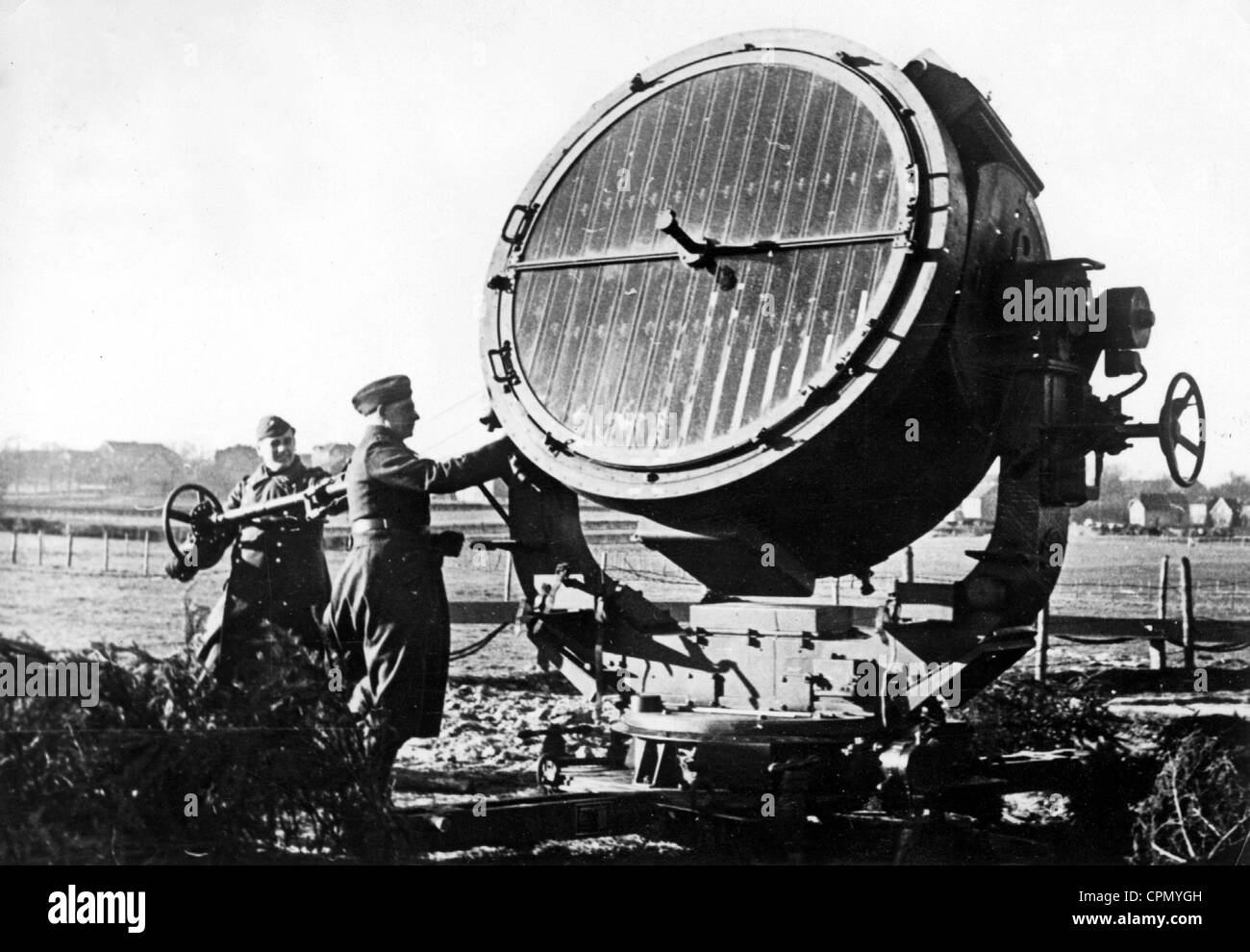 Ww2 searchlight hi-res stock photography and images - Alamy