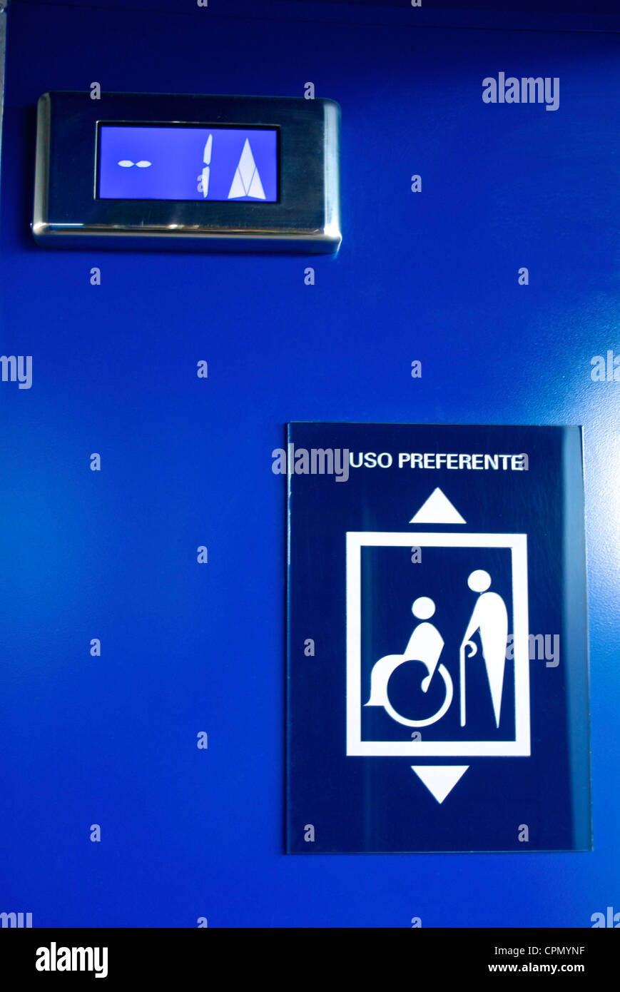 Physically handicapped person sign hi-res stock photography and images ...