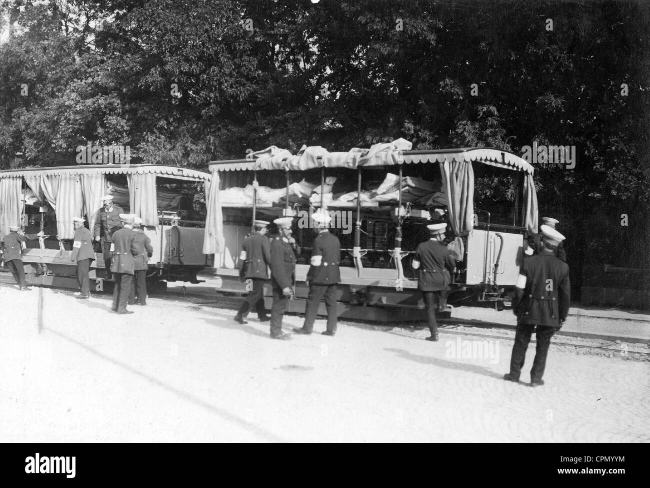 Trams as mobile field hospitals in Munich during the First World War ...