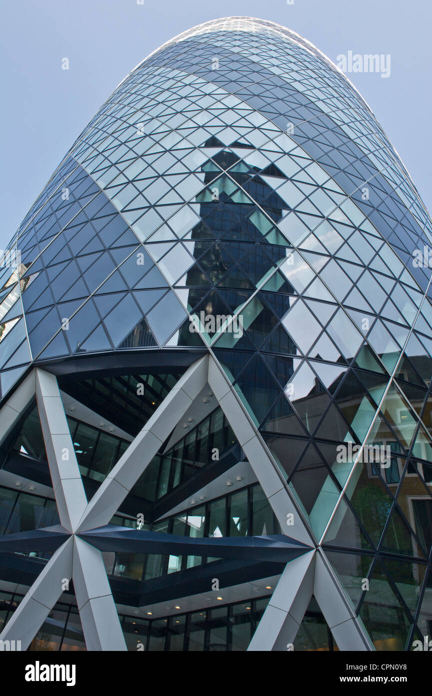 The gherkin building london hi-res stock photography and images - Alamy