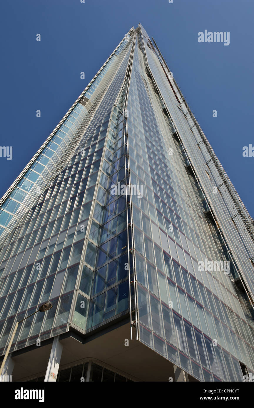 Triangle glass building hi-res stock photography and images - Alamy