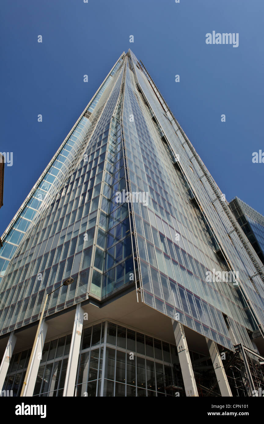 Triangle glass building hi-res stock photography and images - Alamy