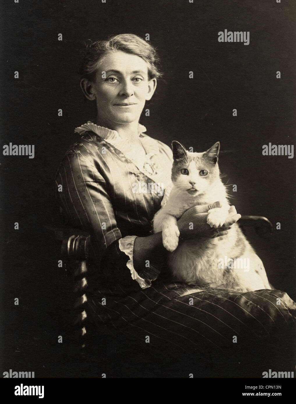 Middle aged woman with cat on lap hi-res stock photography and images ...