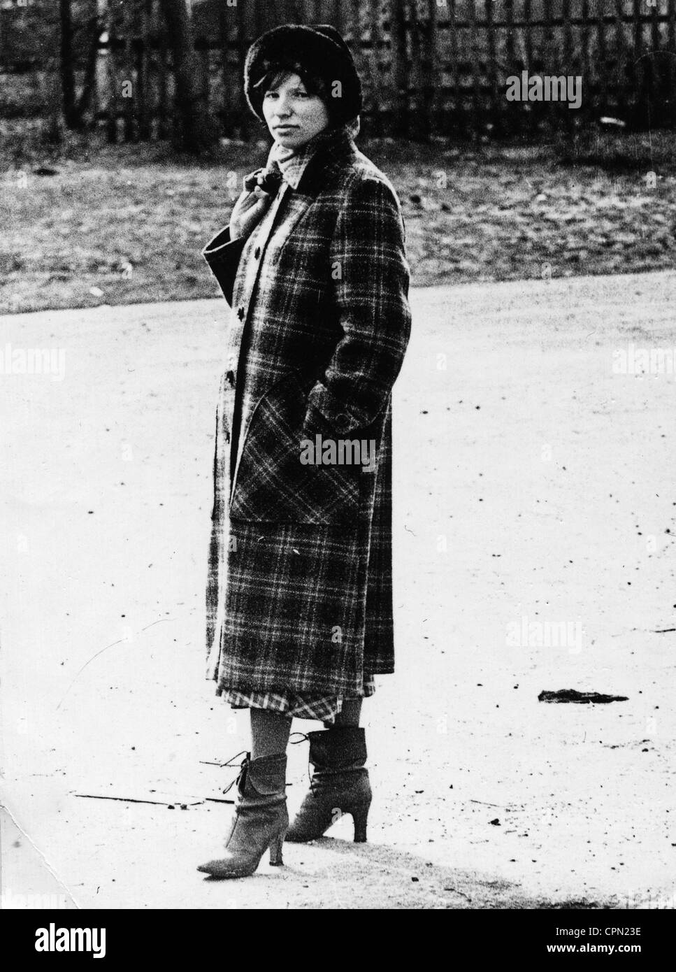 Cold woman hat Black and White Stock Photos & Images - Alamy