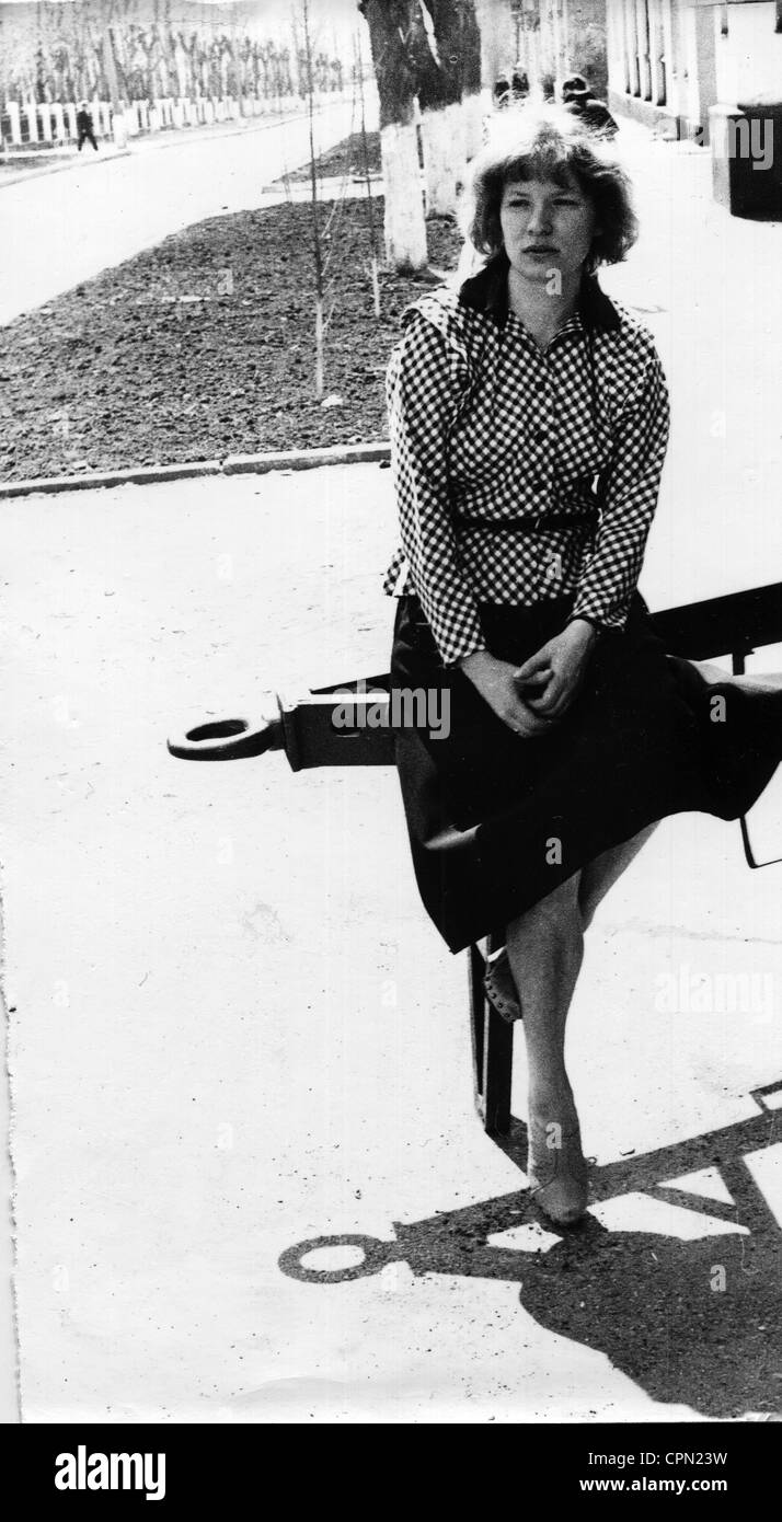 Young woman street Black and White Stock Photos & Images - Alamy