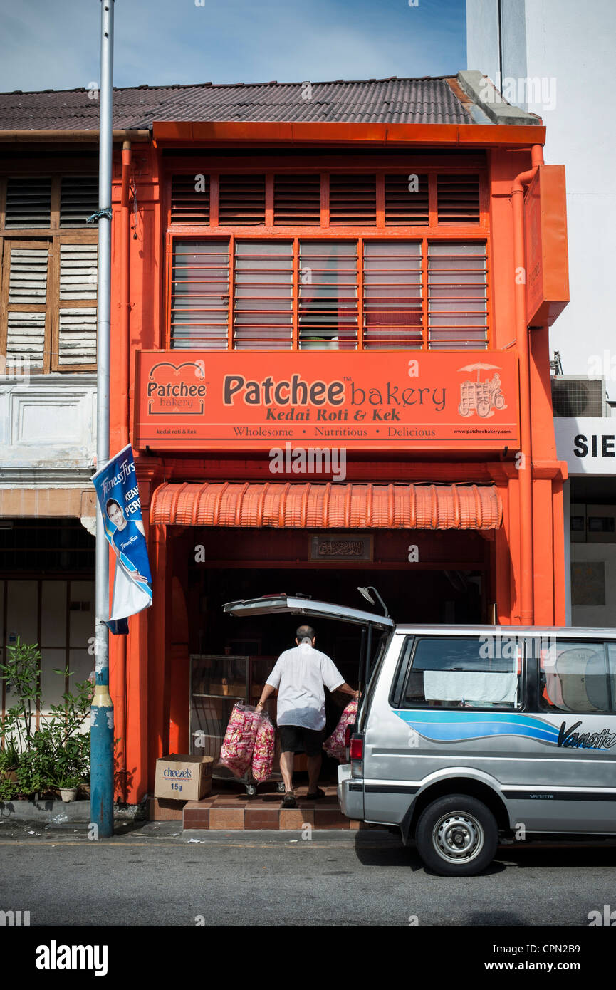 Penang georgetown chinese shophouses hi-res stock photography and ...