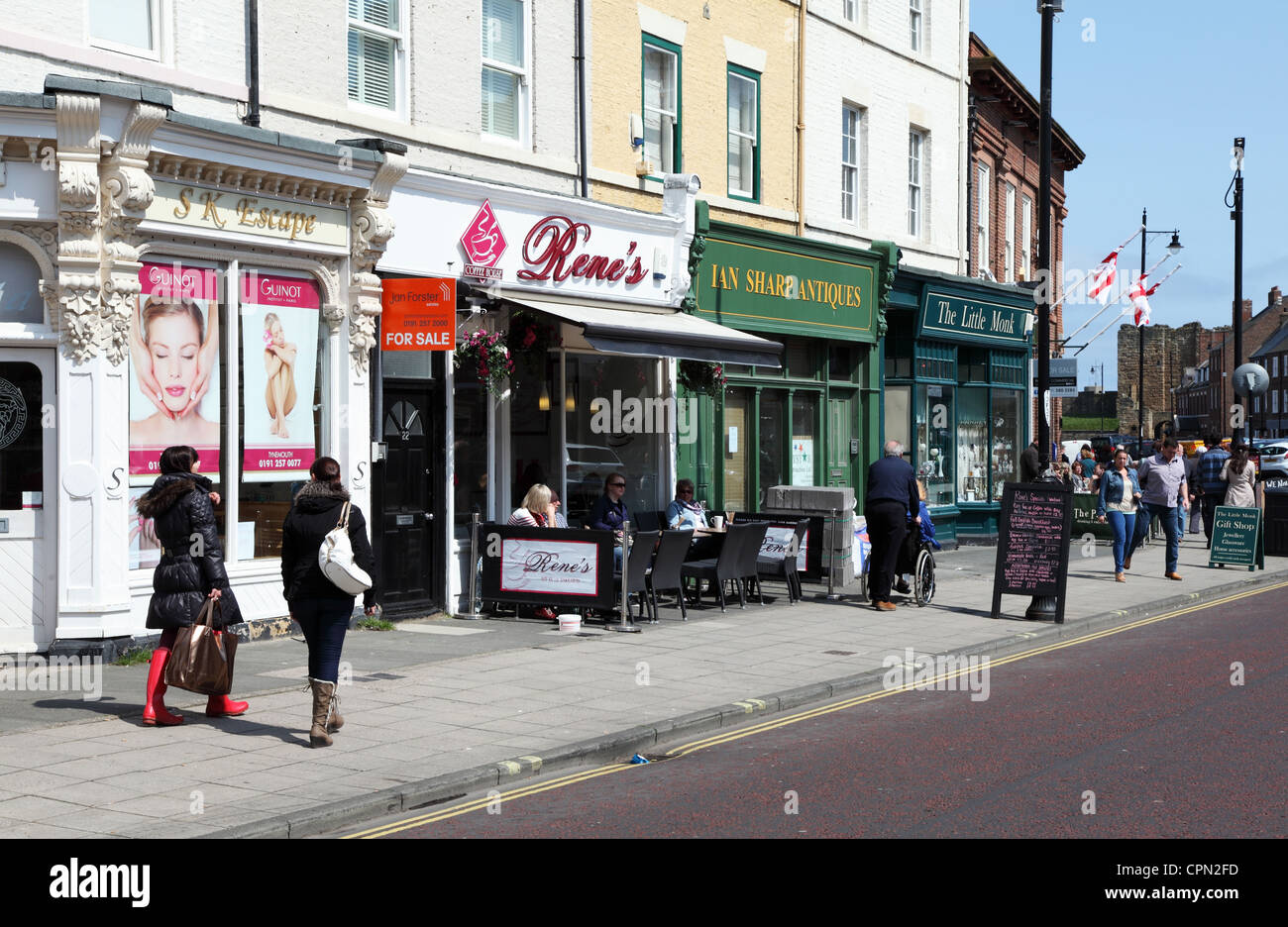 High street, uk people walking hi-res stock photography and images - Alamy
