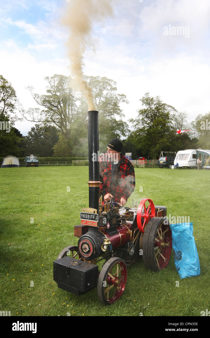Man stoking coal to boiler on scale model traction engine Stock Photo ...
