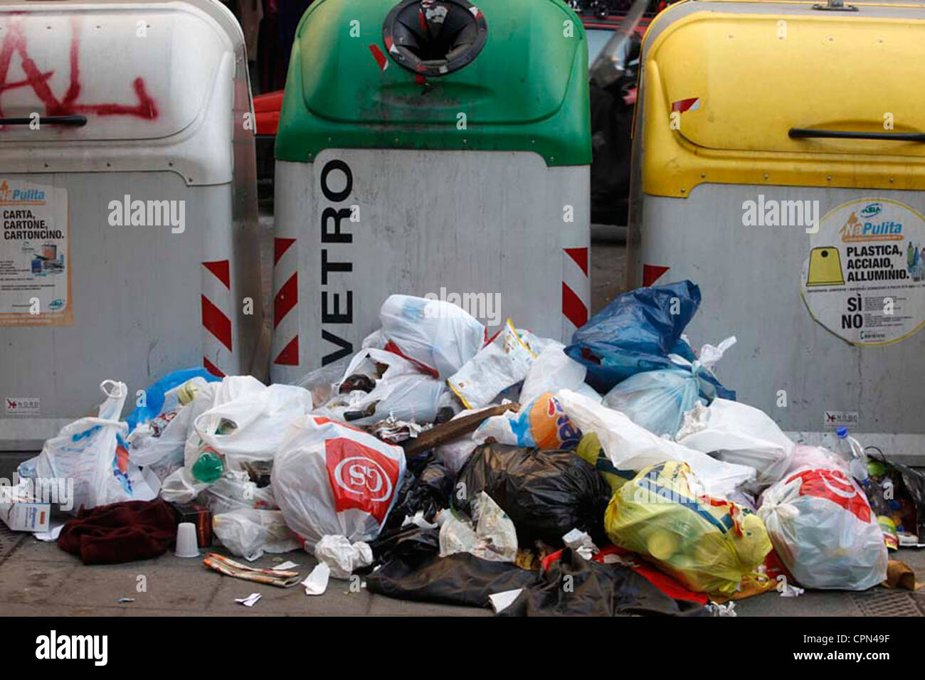 Italian trash hi-res stock photography and images - Alamy