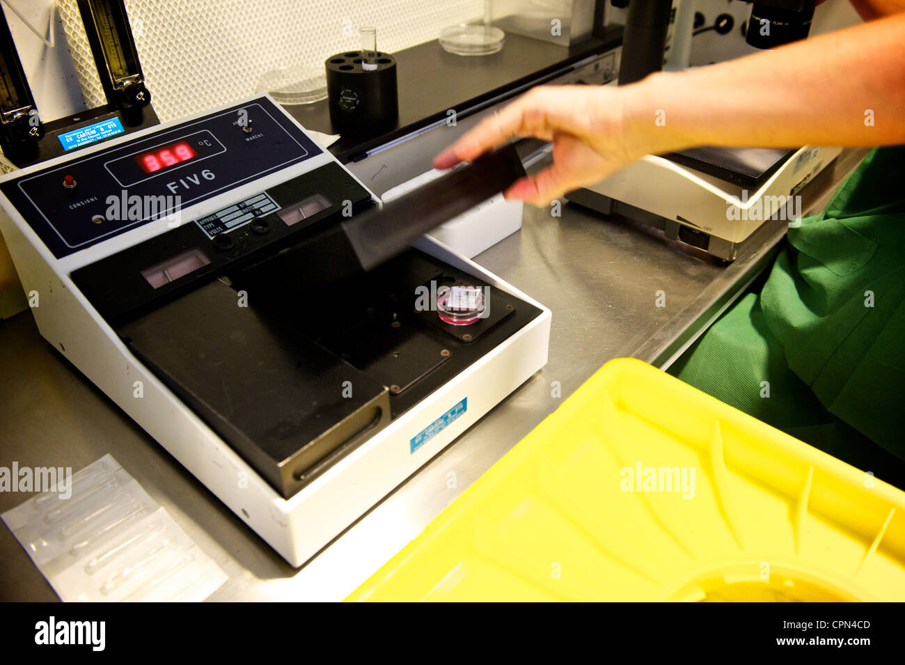 Ivf incubator hi-res stock photography and images - Alamy