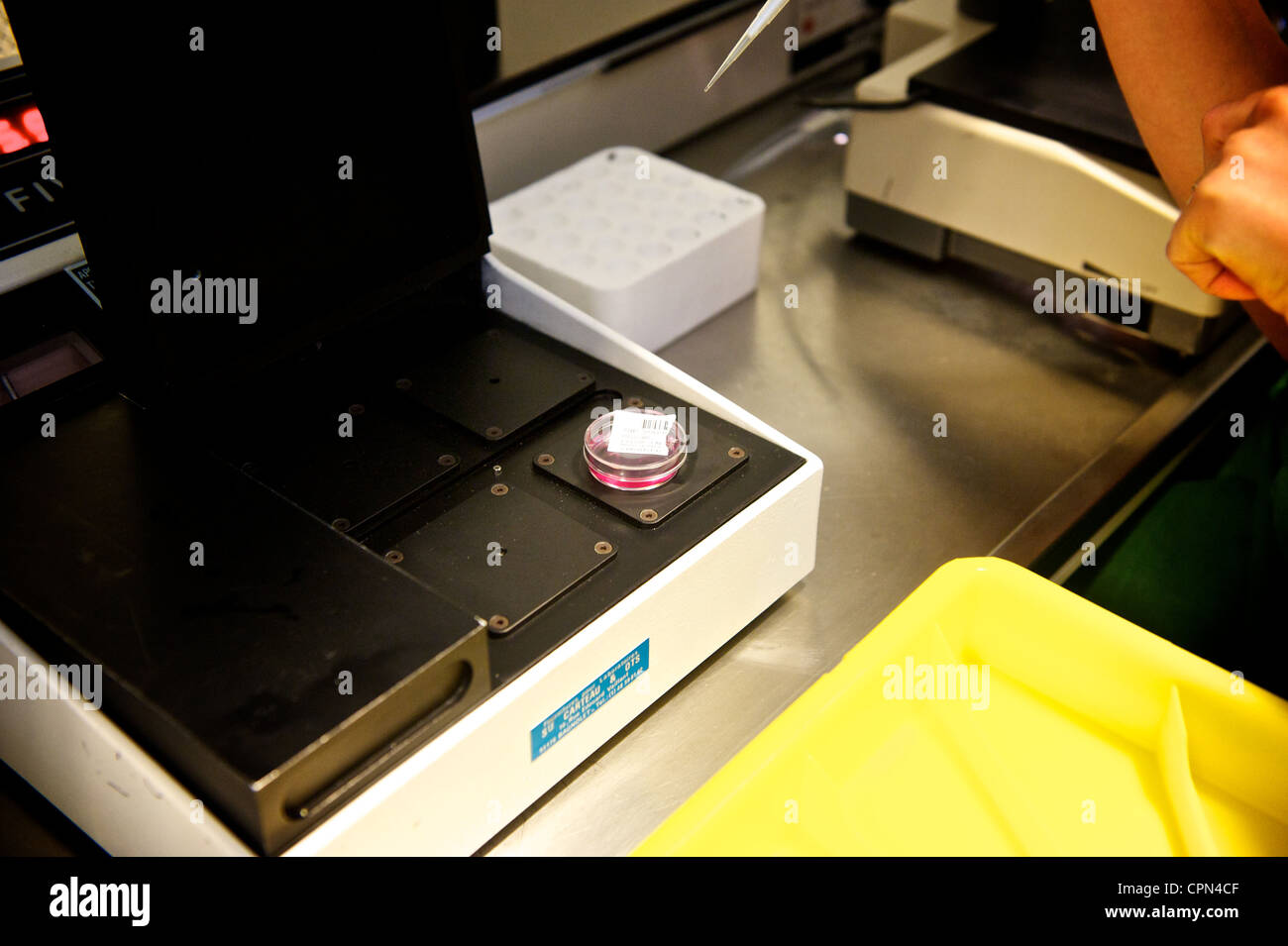 Ivf incubator hi-res stock photography and images - Alamy