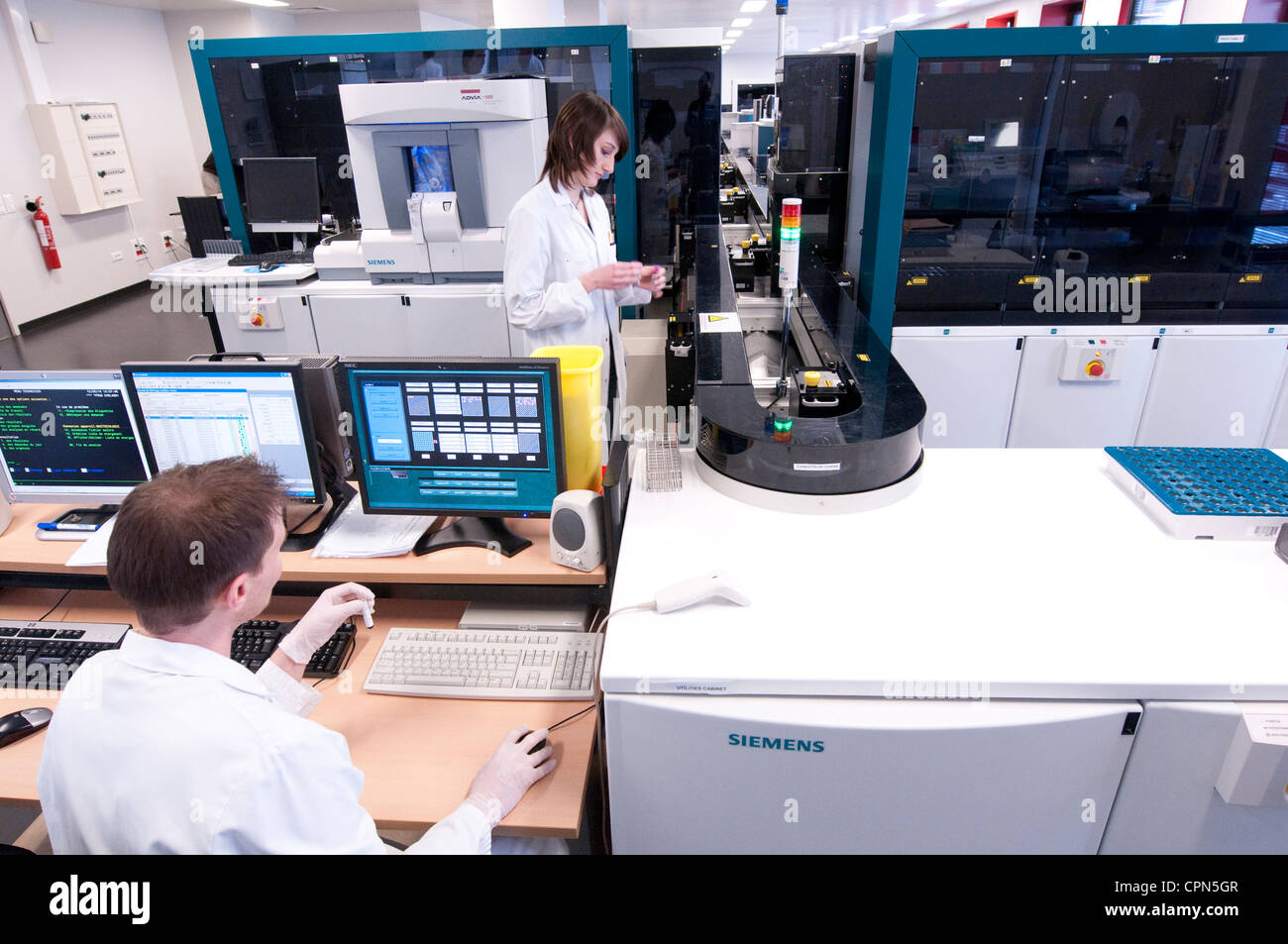 Laboratory analyzers hi-res stock photography and images - Alamy