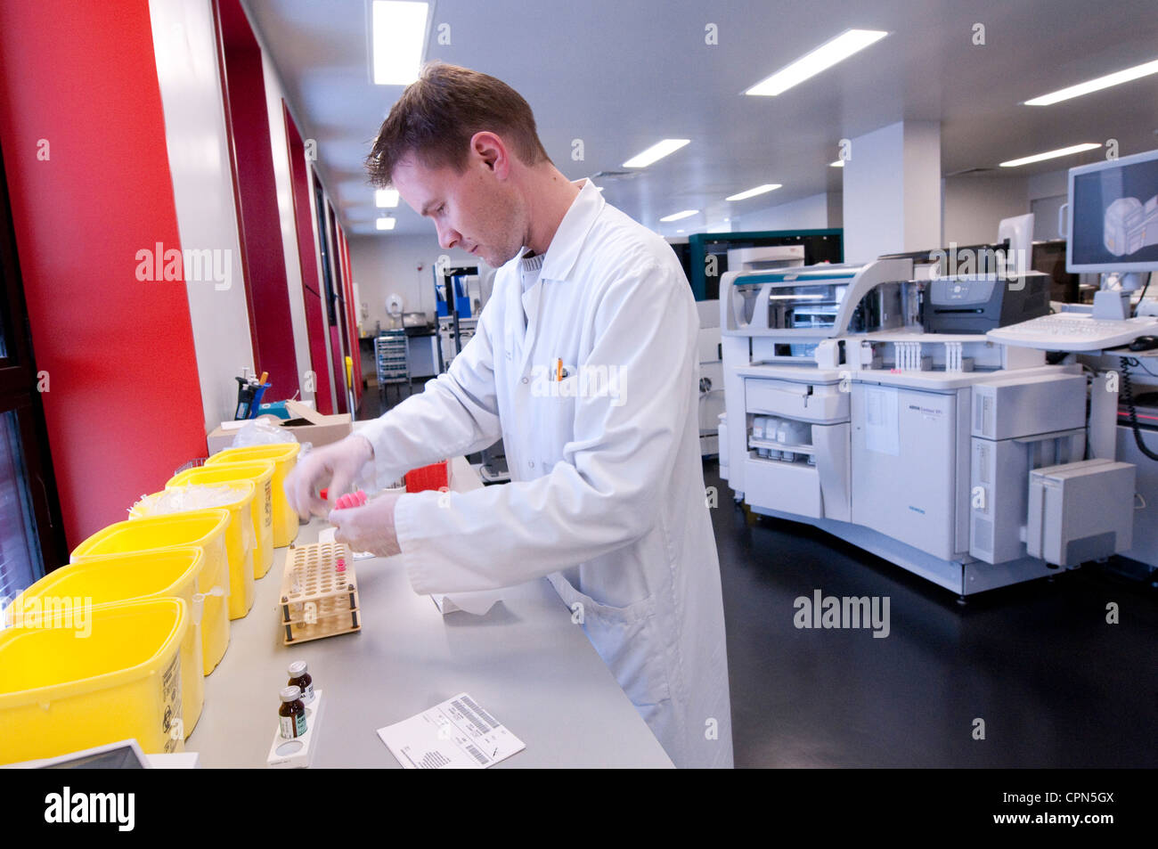 Laboratory analyzers hi-res stock photography and images - Alamy