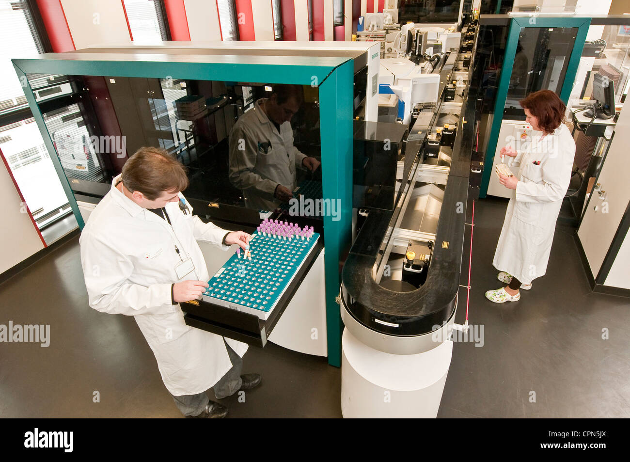 Laboratory analyzers hi-res stock photography and images - Alamy