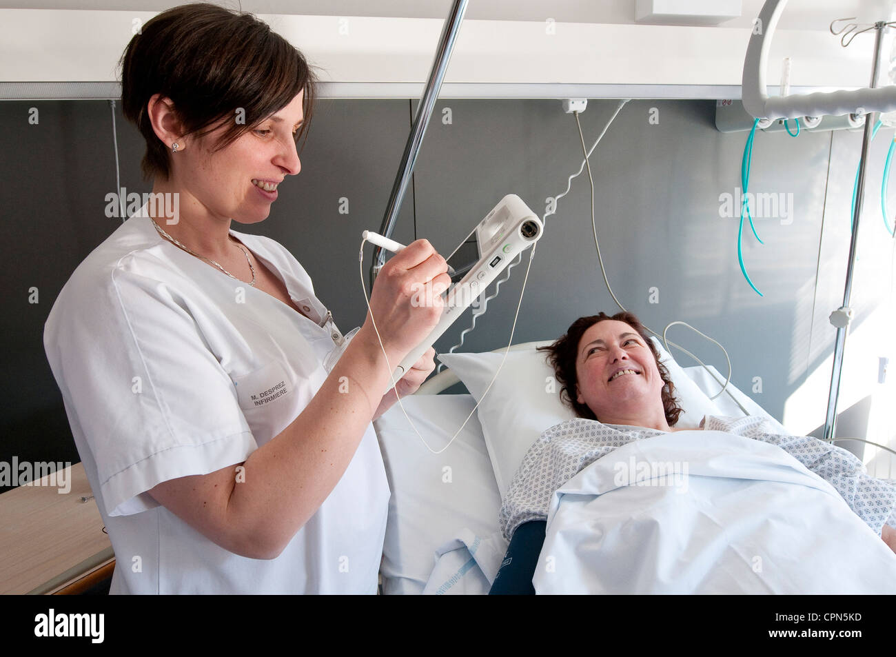 WOMAN HOSPITAL PATIENT Stock Photo - Alamy