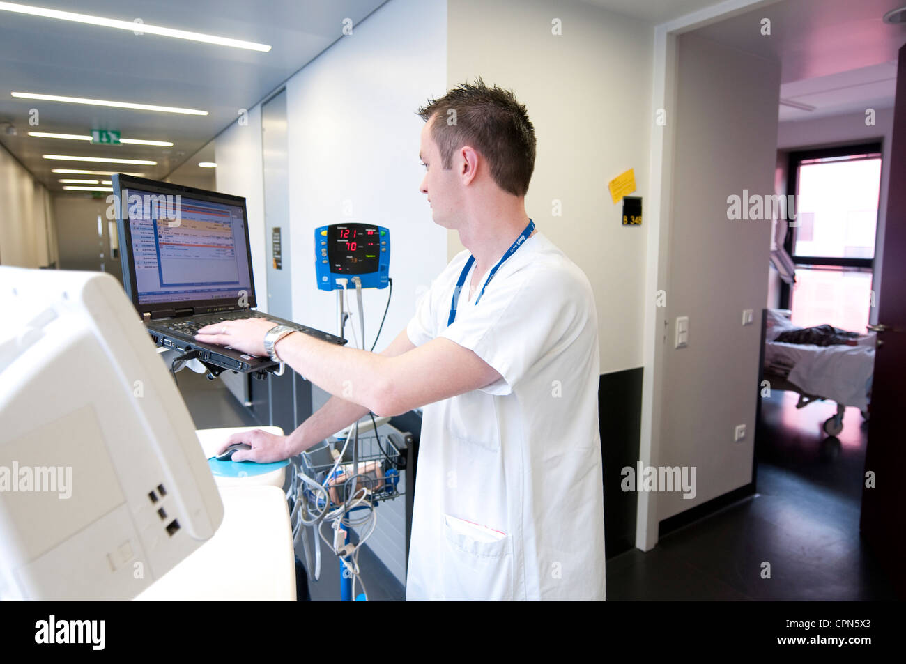 Nurse record data hi-res stock photography and images - Alamy