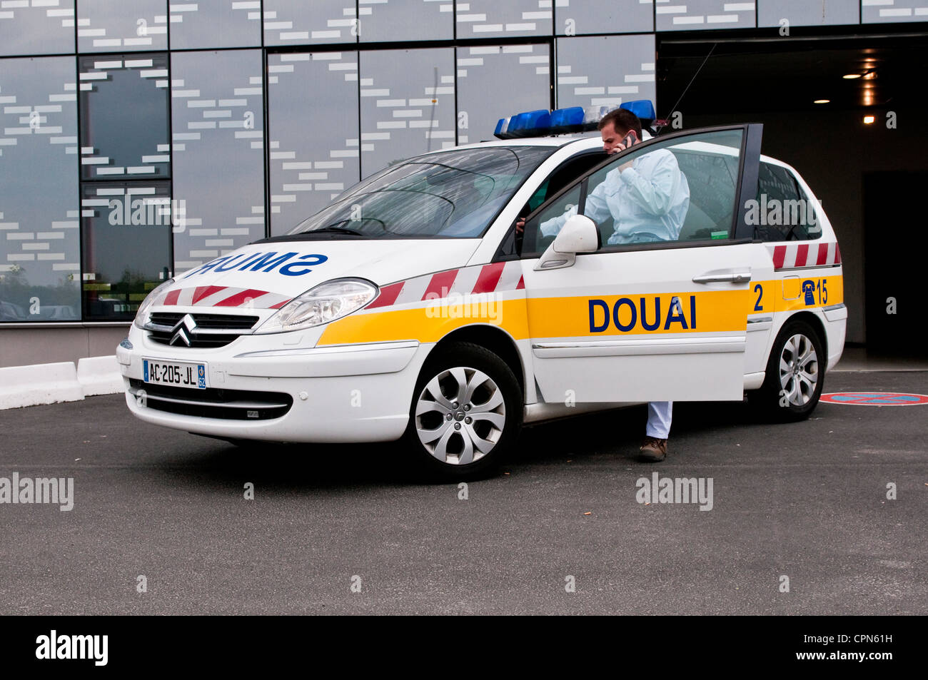 Medical cars hi-res stock photography and images - Alamy