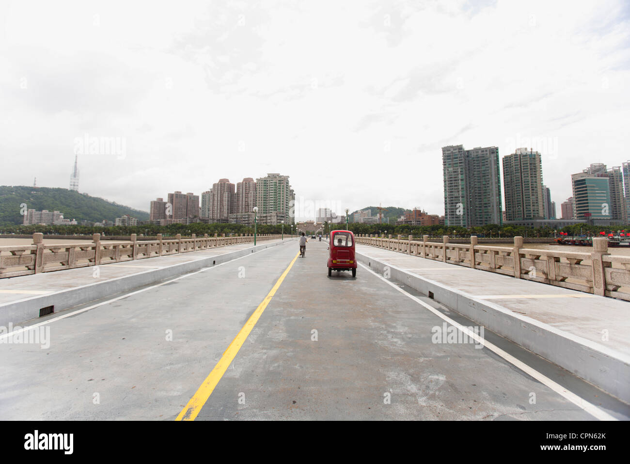 Light traffic on bridge, Shandong province, China Stock Photo - Alamy