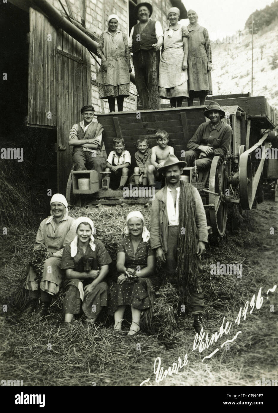 Farm workers 1930s hi-res stock photography and images - Alamy