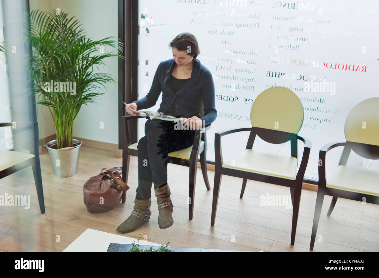 Old waiting rooms hi-res stock photography and images - Alamy