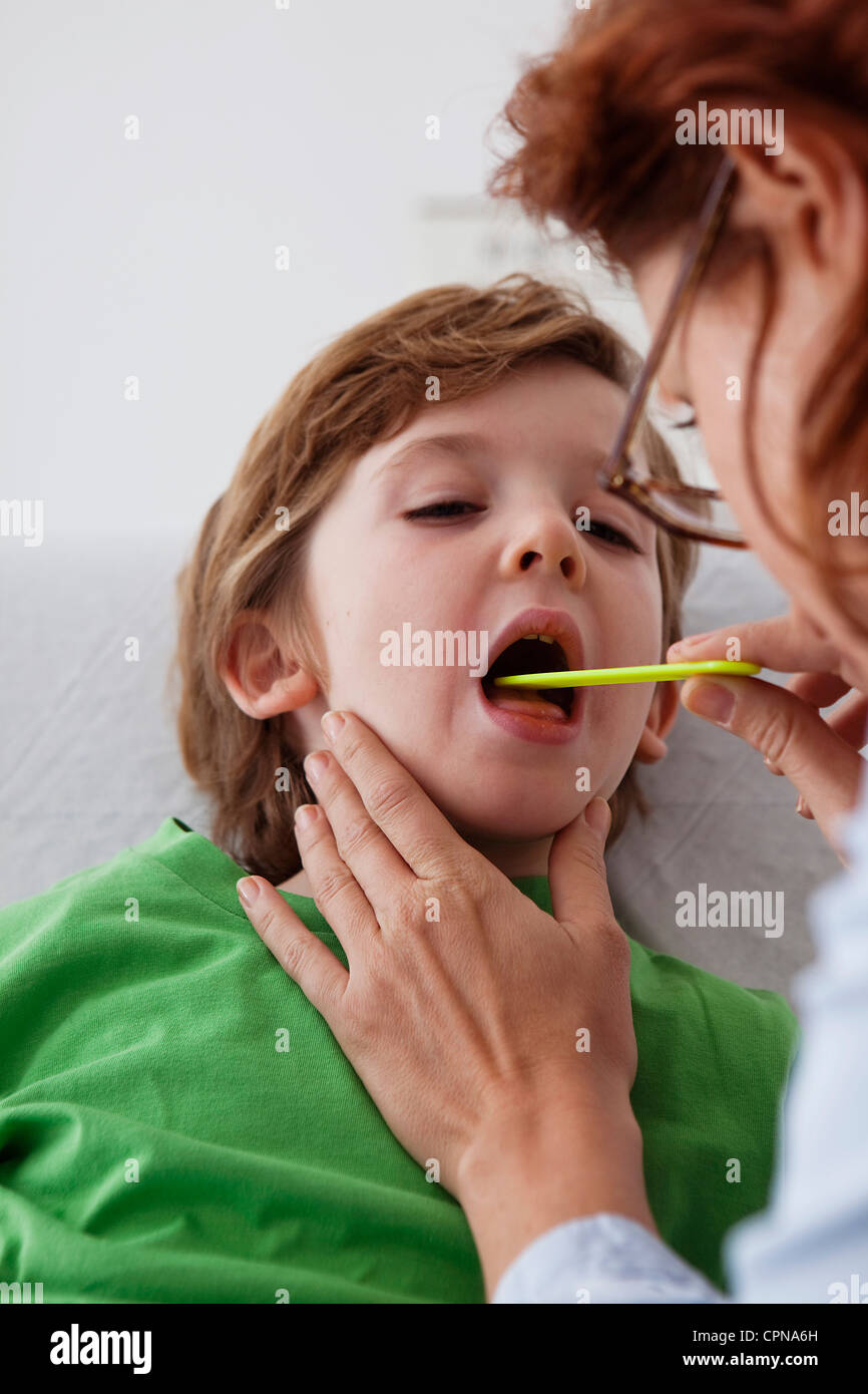 Ent examining child nose hi-res stock photography and images - Alamy
