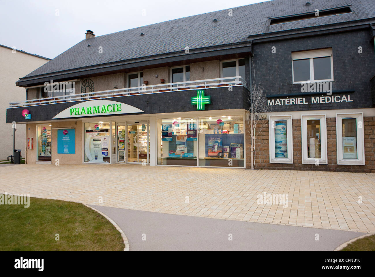 OUTSIDE OF A CHEMIST'S SHOP Stock Photo - Alamy