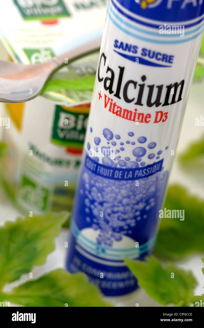 Calcium supplement pills hi-res stock photography and images - Alamy