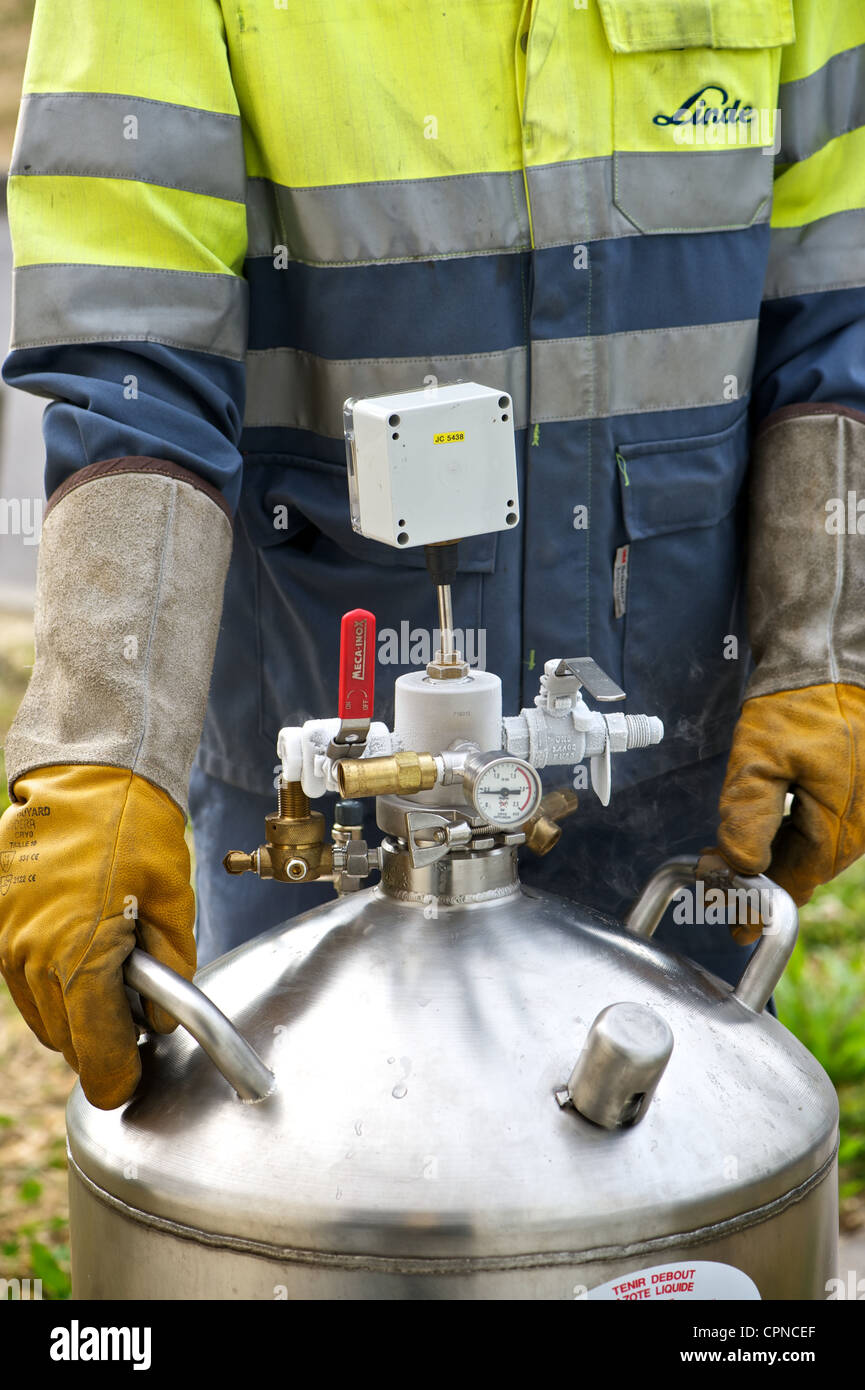 Liquid nitrogen cryogenic tank hi-res stock photography and images - Alamy